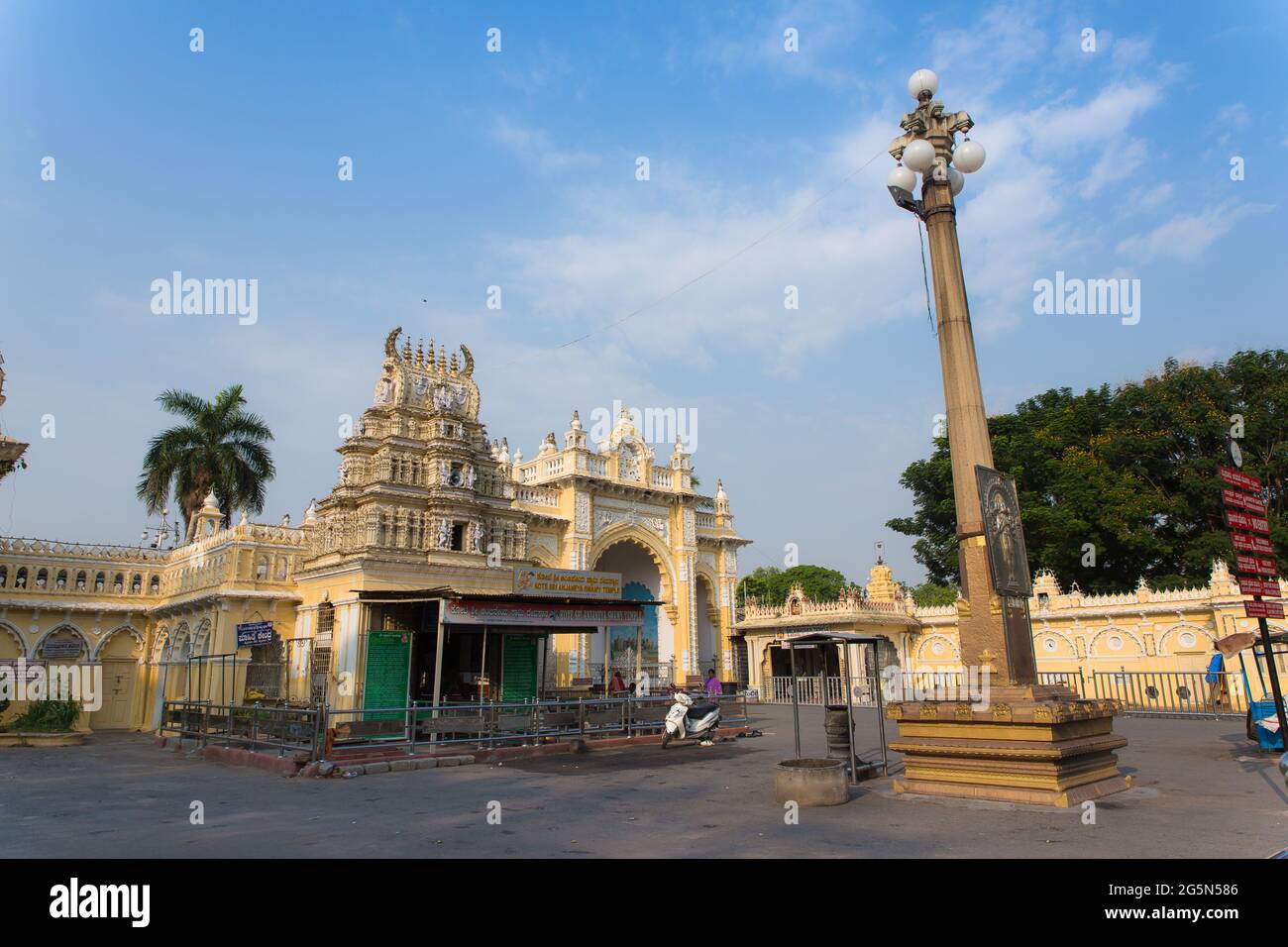Hindu Temple entrance with the Dwaja Stambha (Flagstaff), Mysore Palace ...
