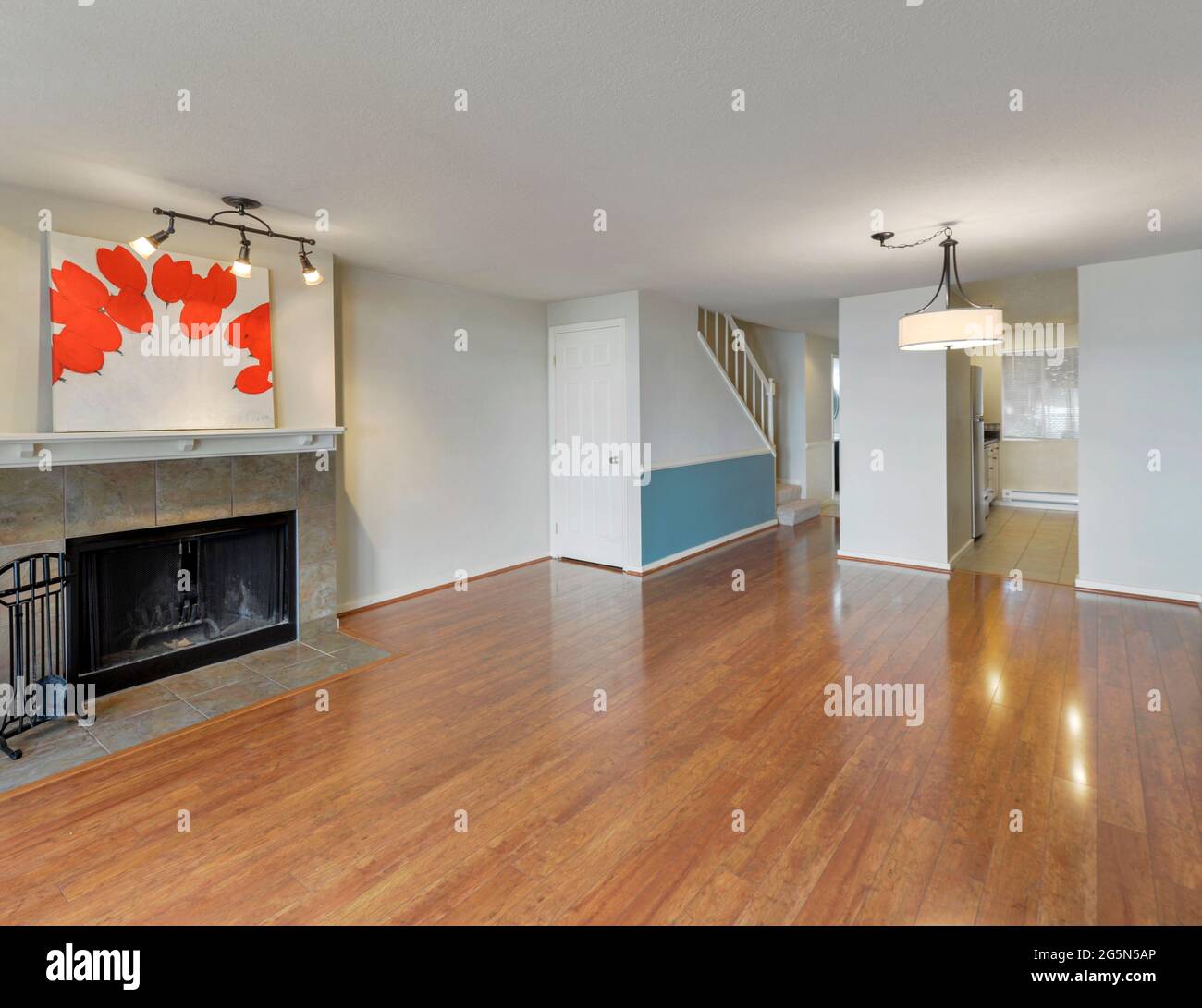 Modern empty residential living room interior Stock Photo - Alamy