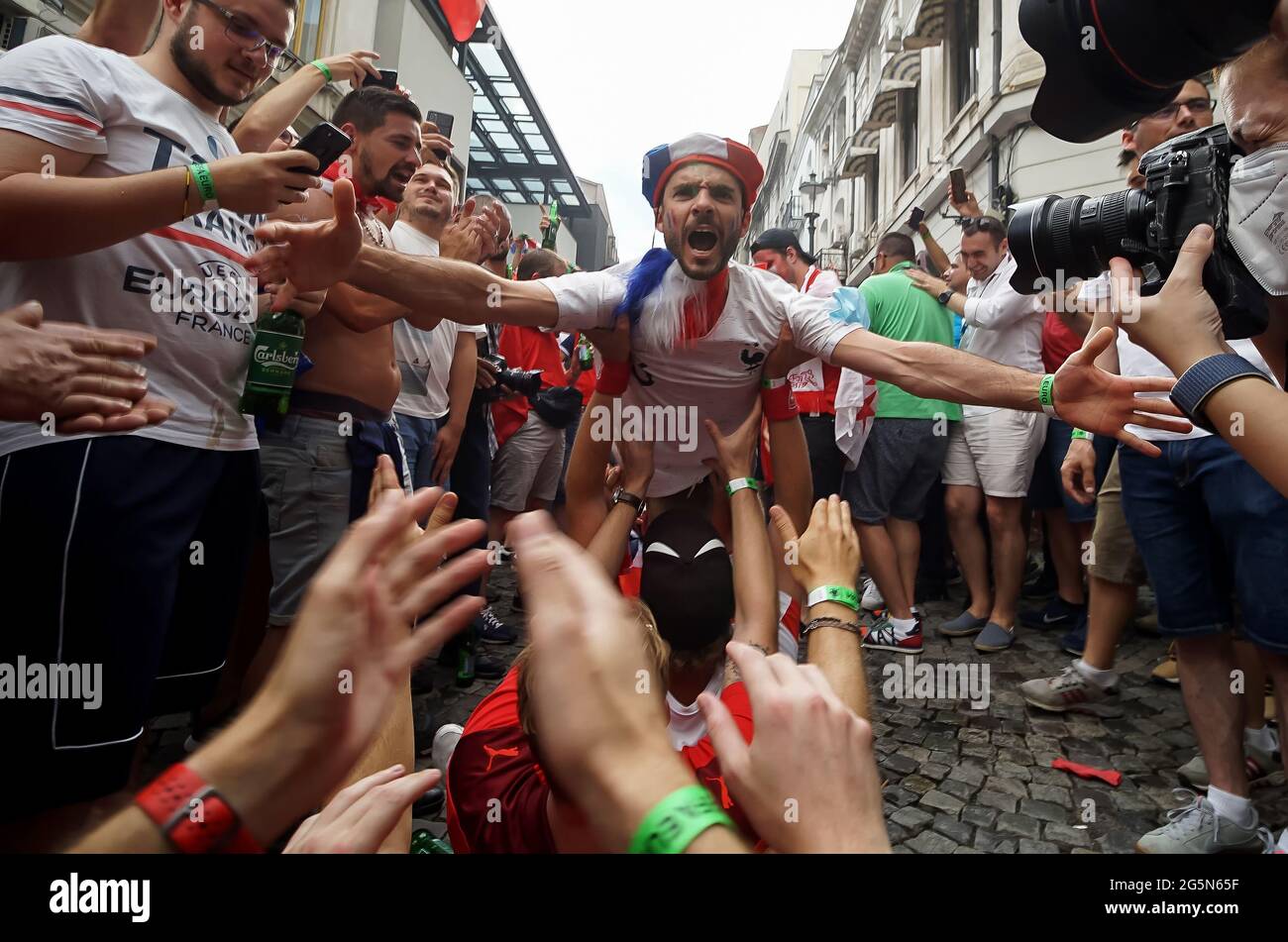 Football fan chanting crowd cheering hi-res stock photography and ...