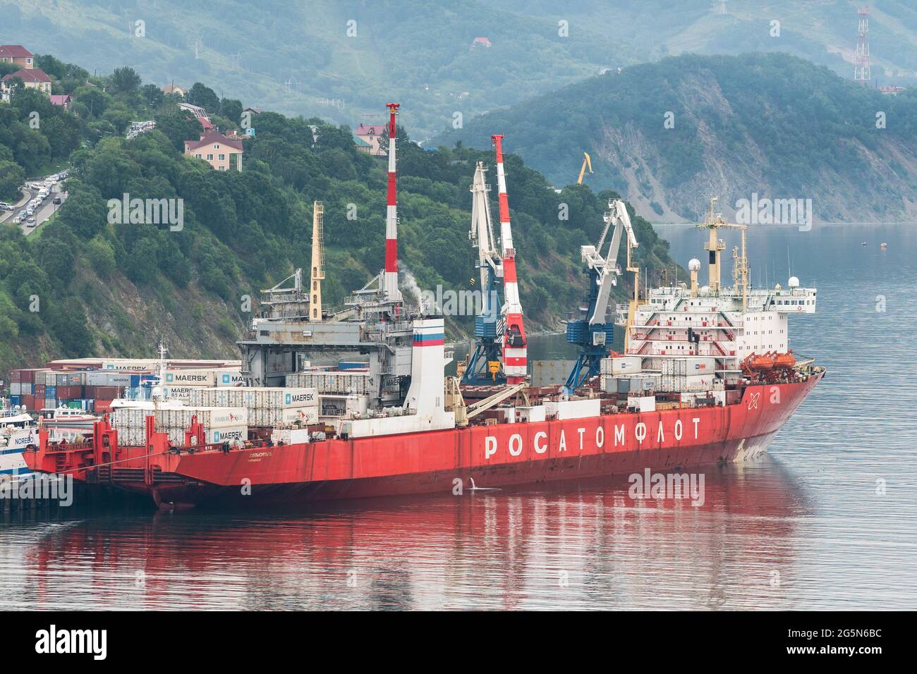 Container ship breaking ice hi-res stock photography and images - Alamy