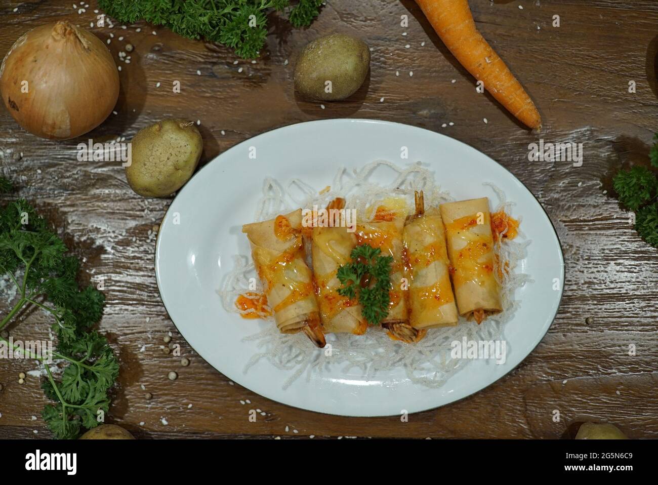 deep Fried Prawn spring rolls (Thai Spring Roll) Snacks and snacks that ...