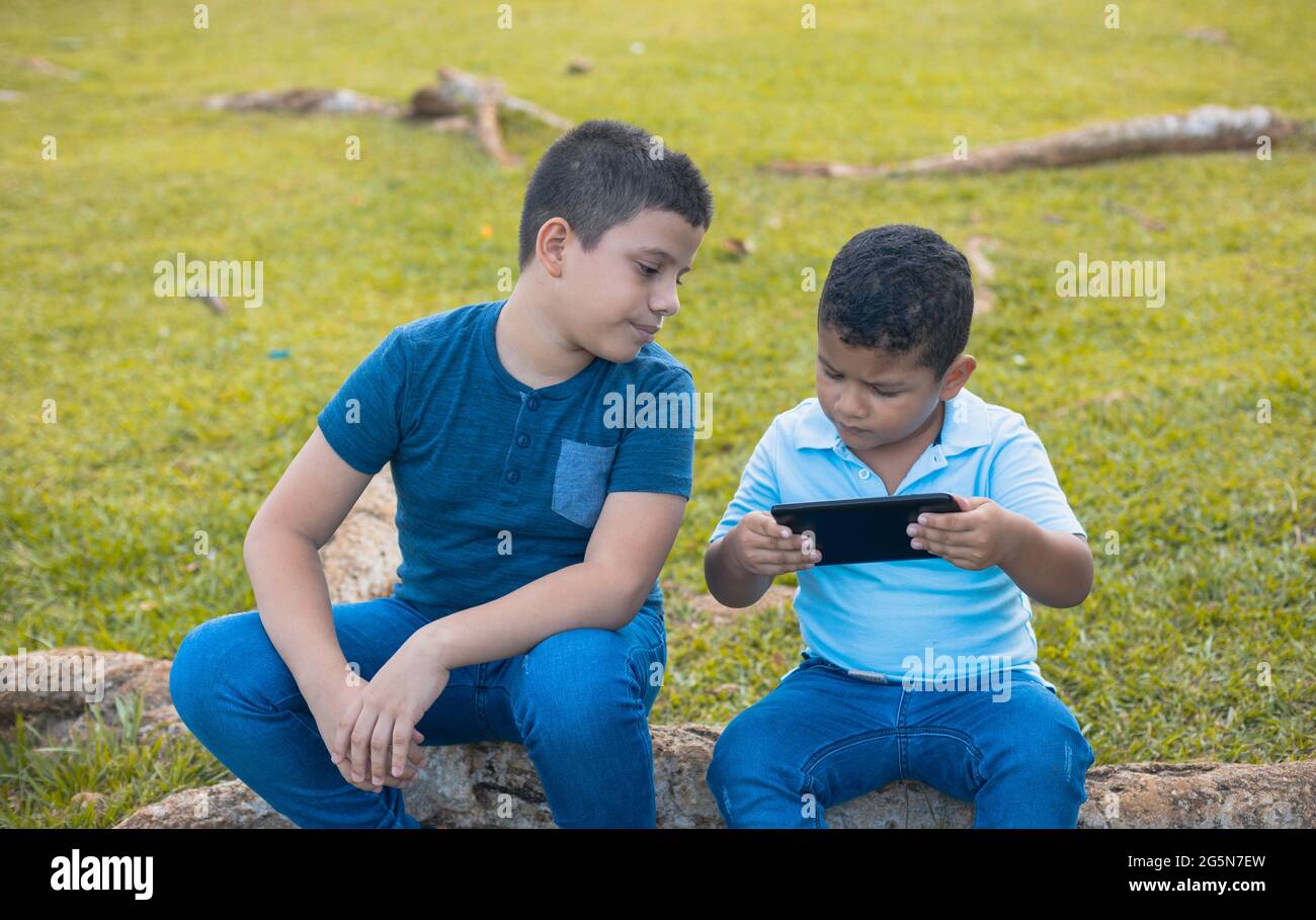 Brothers talking hi-res stock photography and images - Alamy