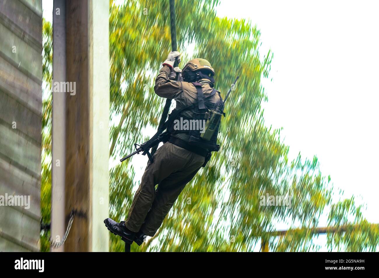 Rappel exercise hi-res stock photography and images - Alamy