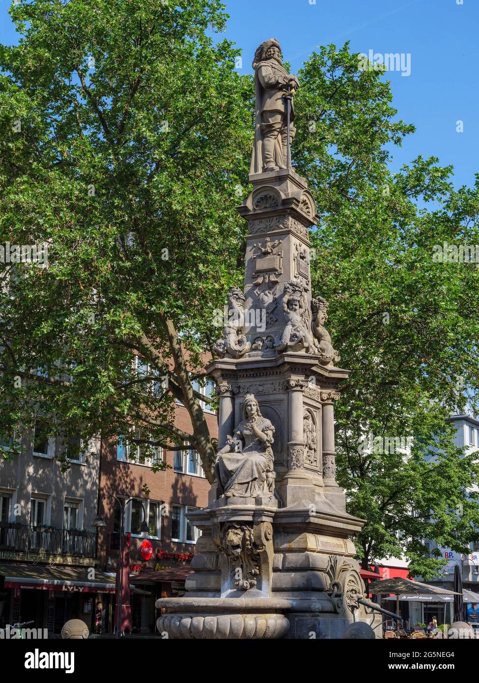 Alter markt cologne hi-res stock photography and images - Alamy
