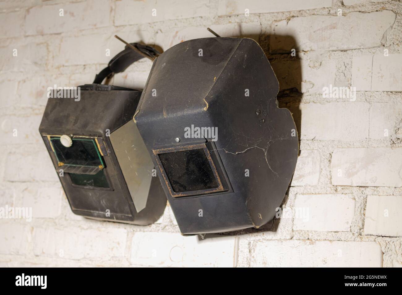 Iron masks hi-res stock photography and images - Alamy