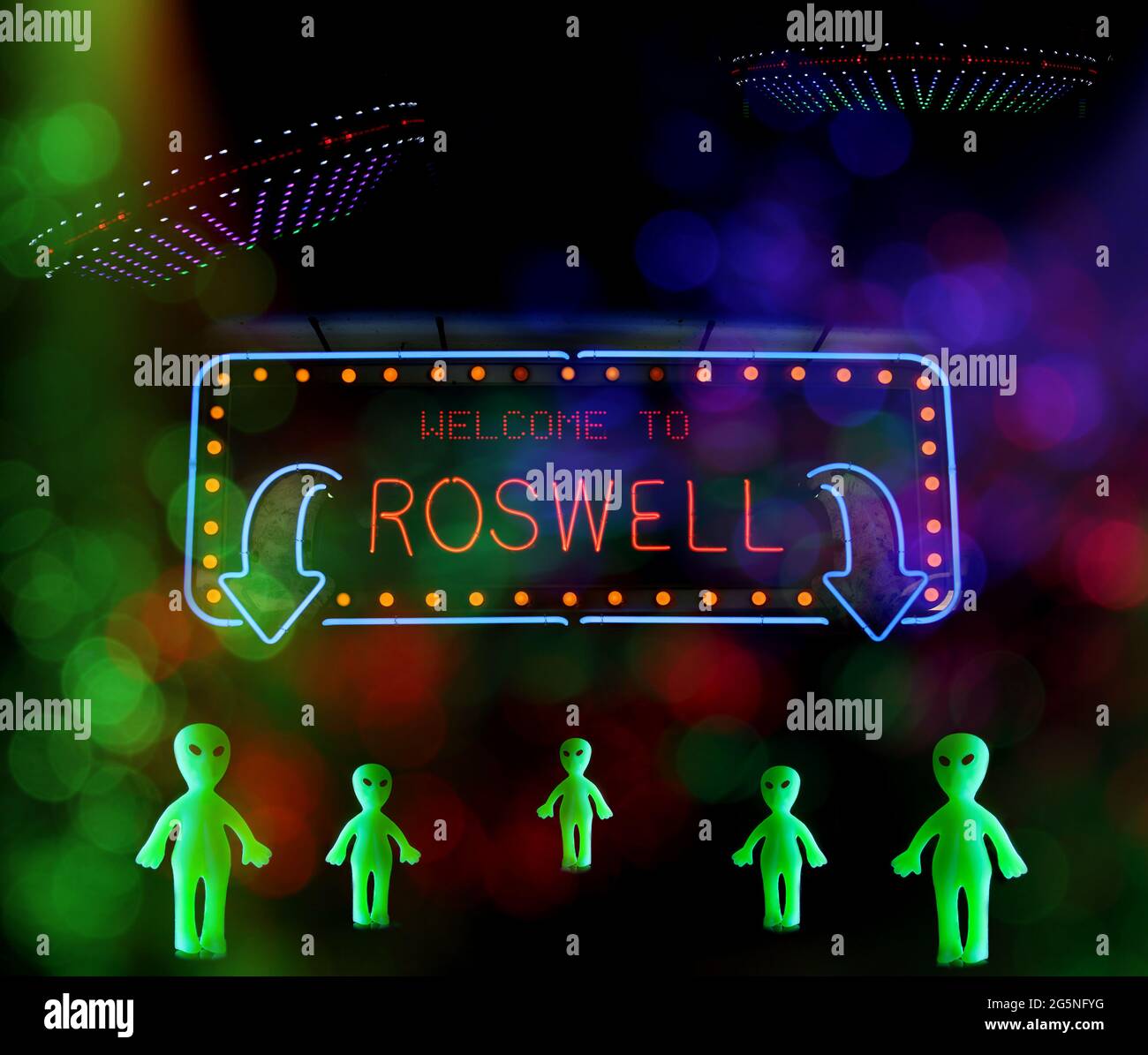 Welcome To Roswell Sign With UFO and Aliens Stock Photo - Alamy