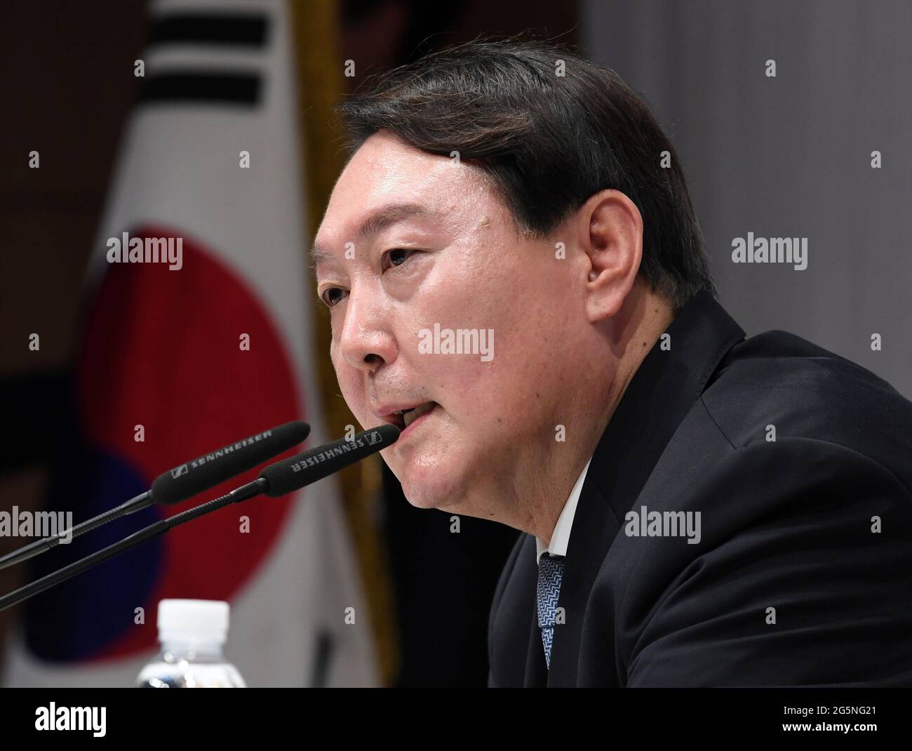Former prosecutor general yoon hi-res stock photography and images - Alamy