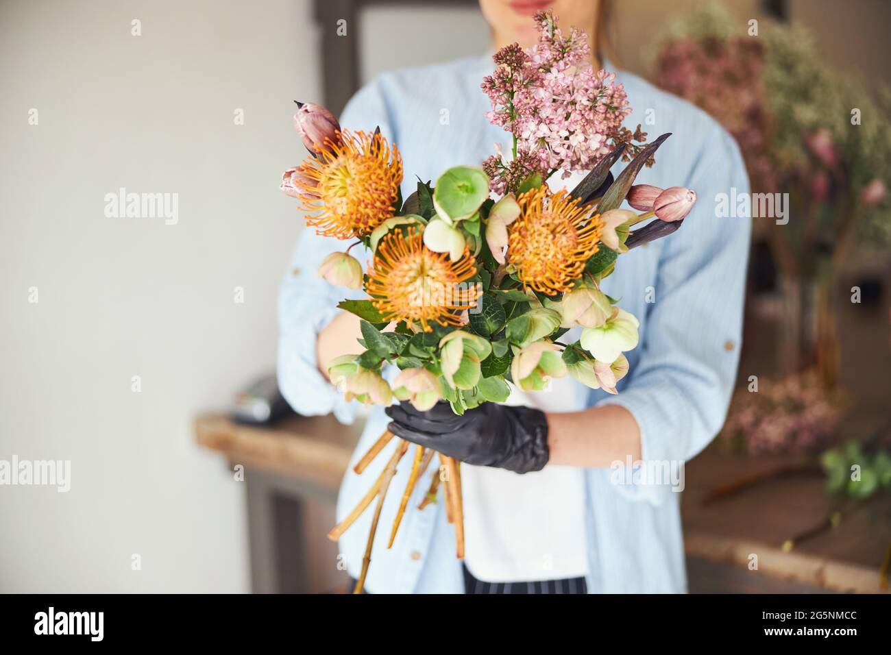 Professional florist showing a spring floral arrangement Stock Photo ...