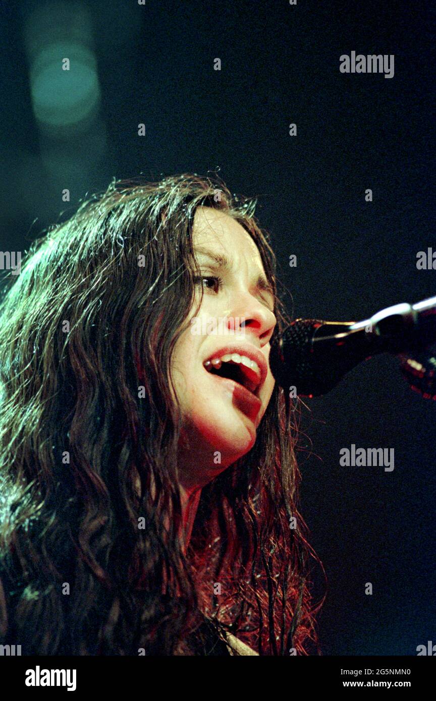 Alanis morissette 1995 High Resolution Stock Photography and Images - Alamy