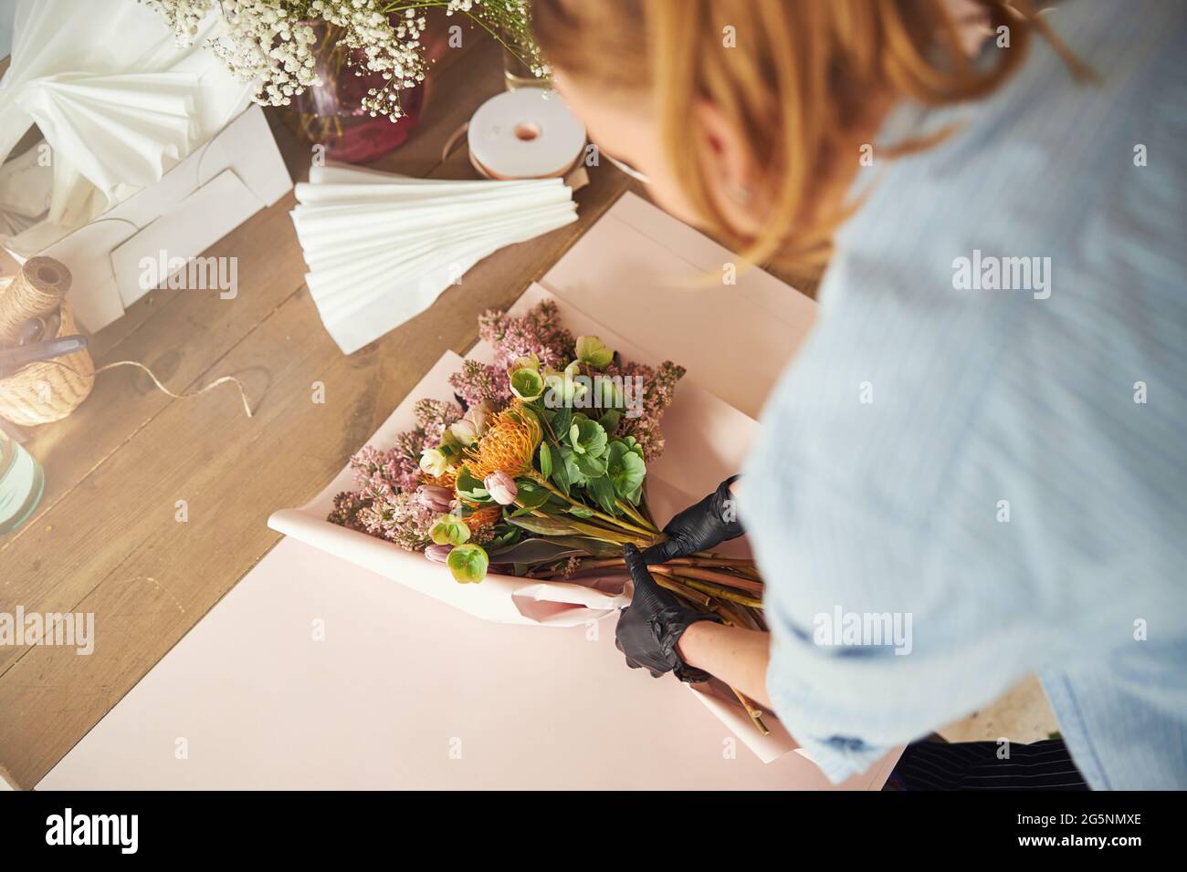 Professional wrapping hi-res stock photography and images - Alamy