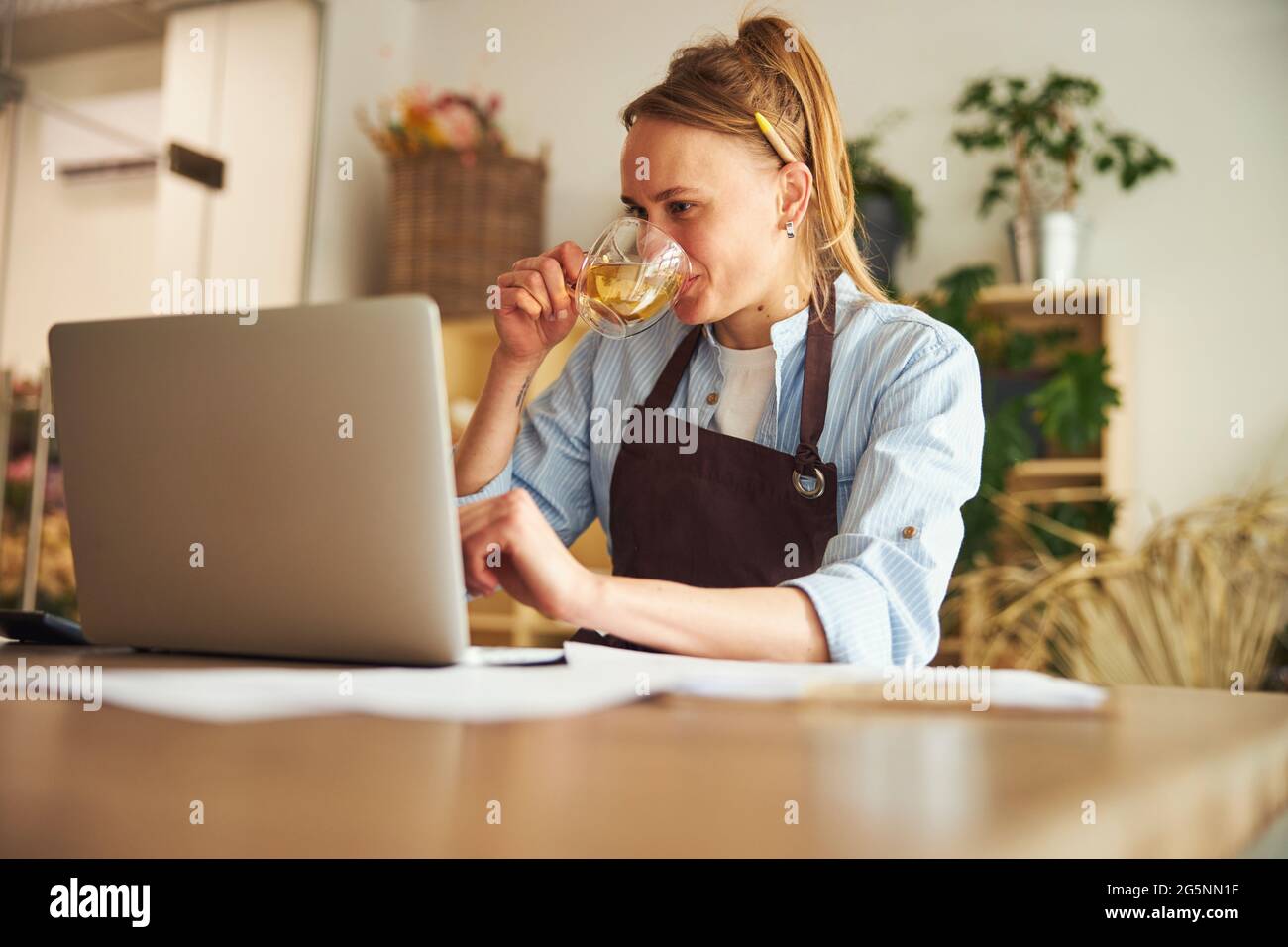Herbal workshop hi-res stock photography and images - Alamy