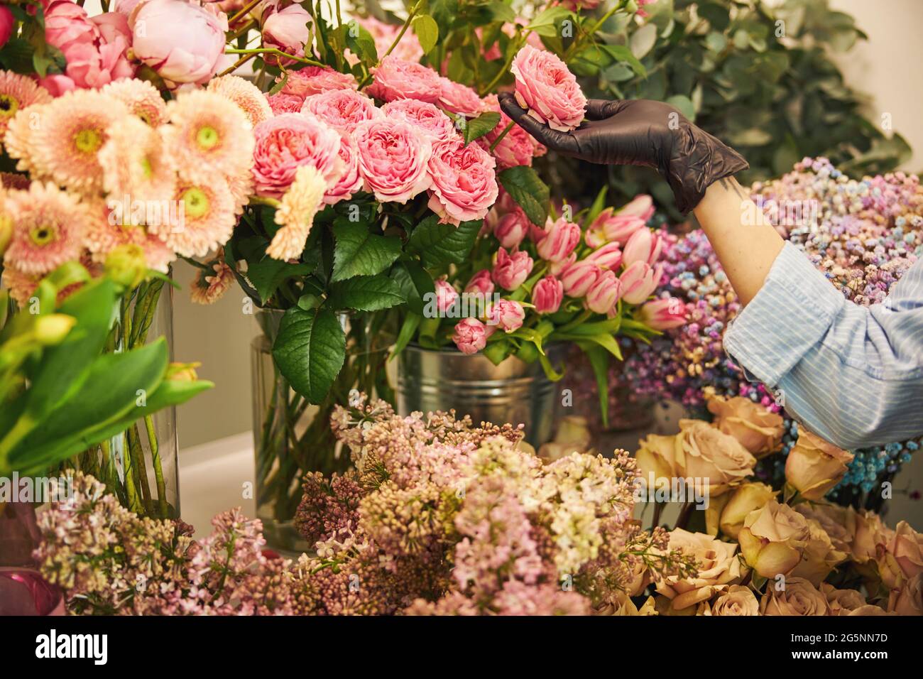 Choosing a flower bouquet hi-res stock photography and images - Alamy