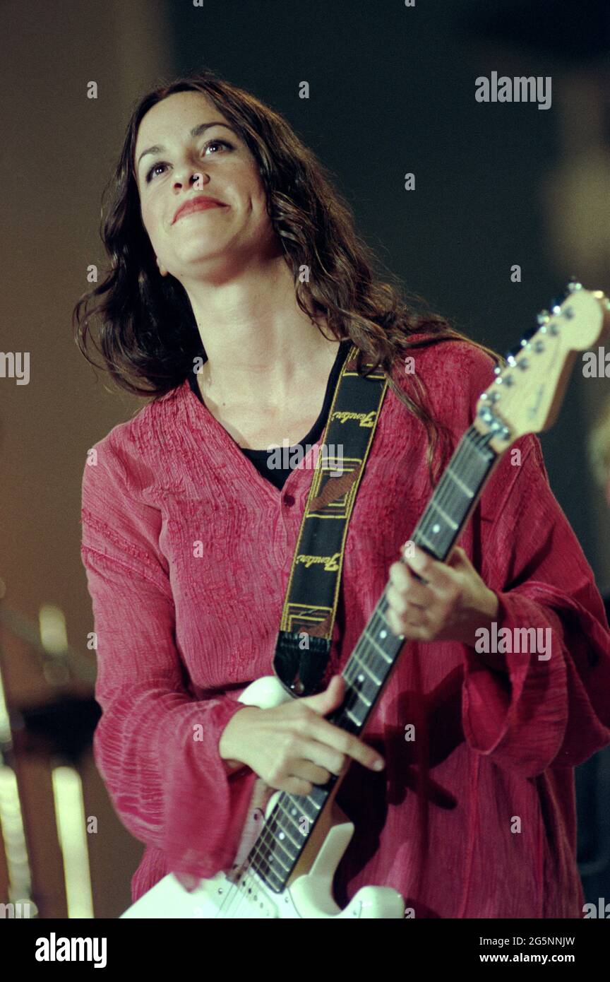 Alanis Morissette 1996 High Resolution Stock Photography and Images - Alamy