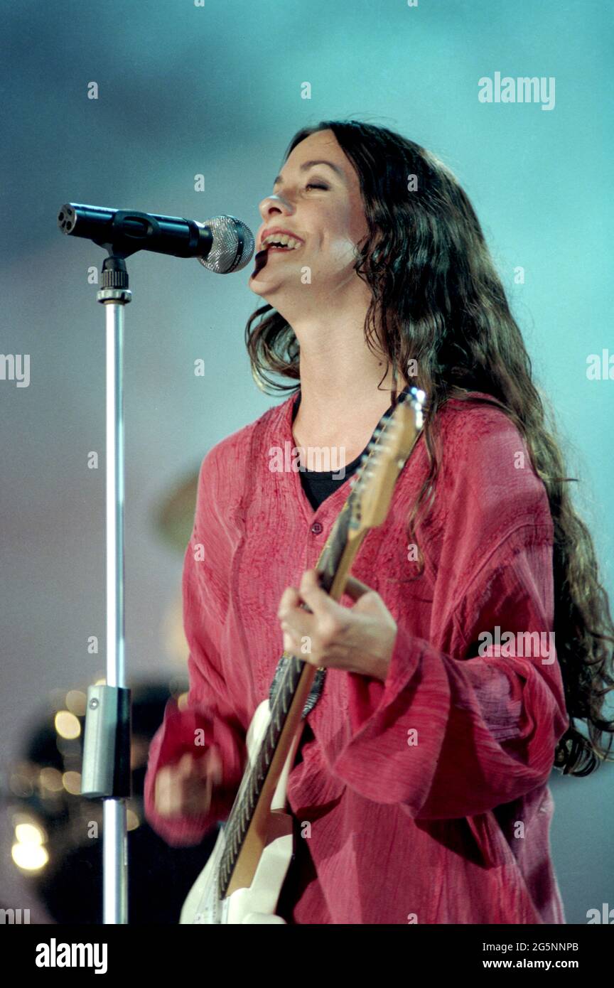 Alanis Morissette 1996 High Resolution Stock Photography and Images - Alamy