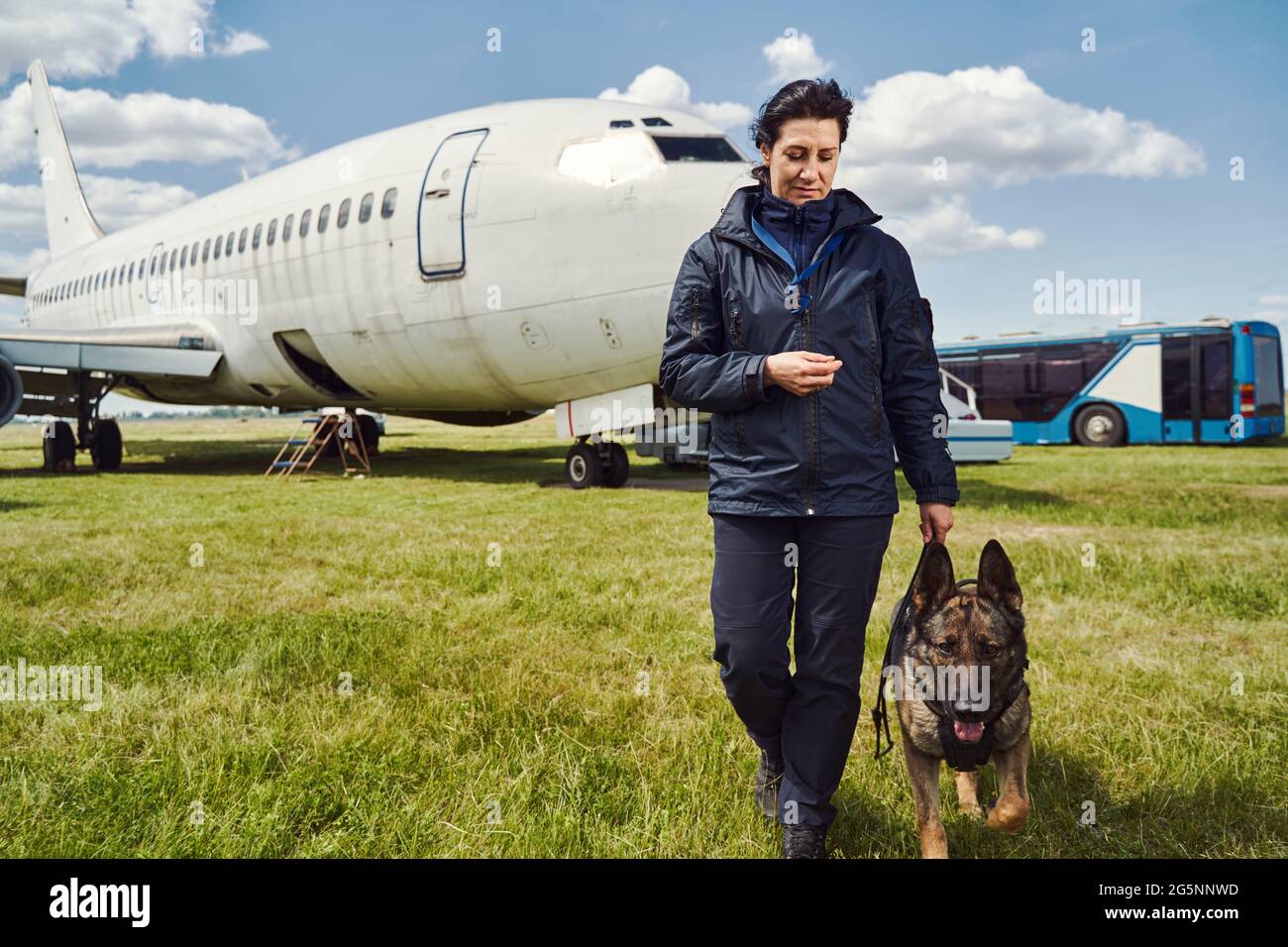 Female police officer dog hi-res stock photography and images - Alamy