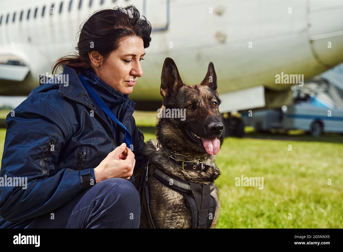 Female police officer dog hi-res stock photography and images - Alamy