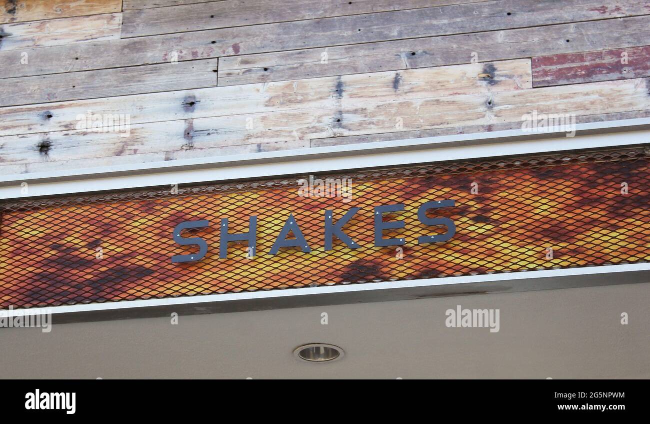 Shakes sign on local building Stock Photo - Alamy