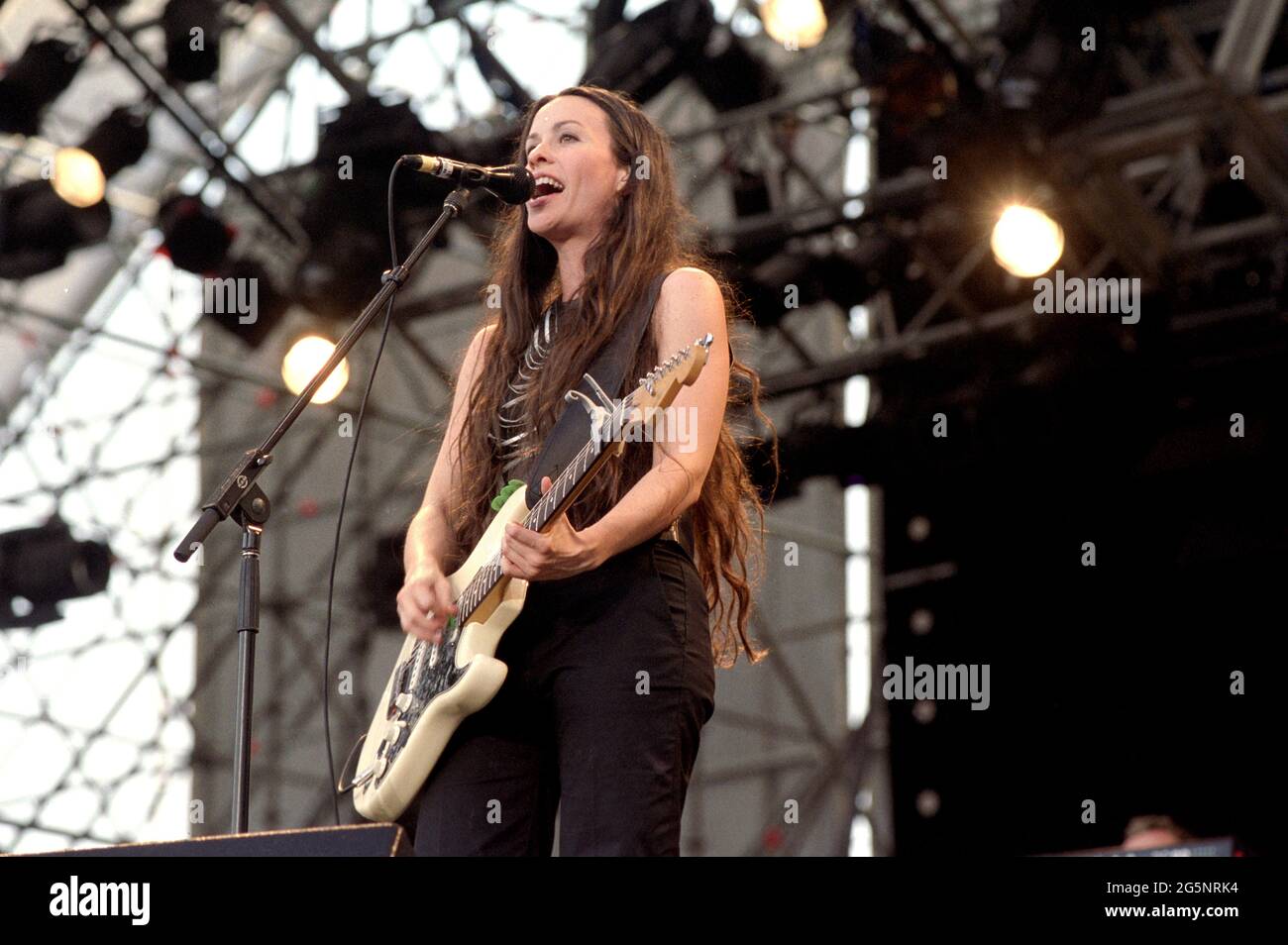 Alanis morissette 1995 hi-res stock photography and images - Alamy