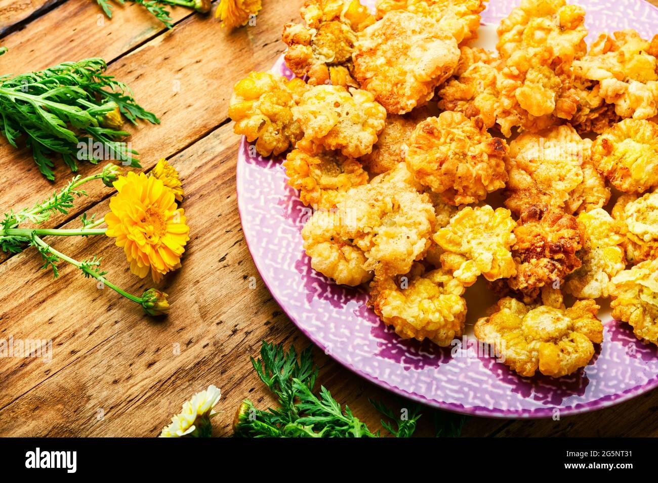 Deep fried flowers hi-res stock photography and images - Alamy