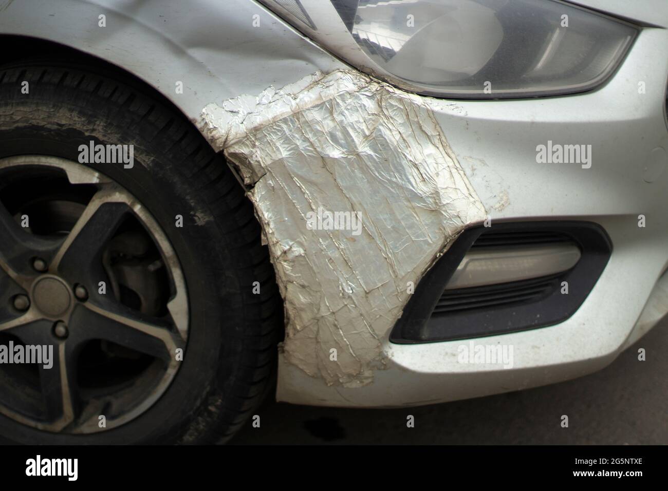 Dent on the car. Broken wing of a car. Damaged vehicle Stock Photo - Alamy