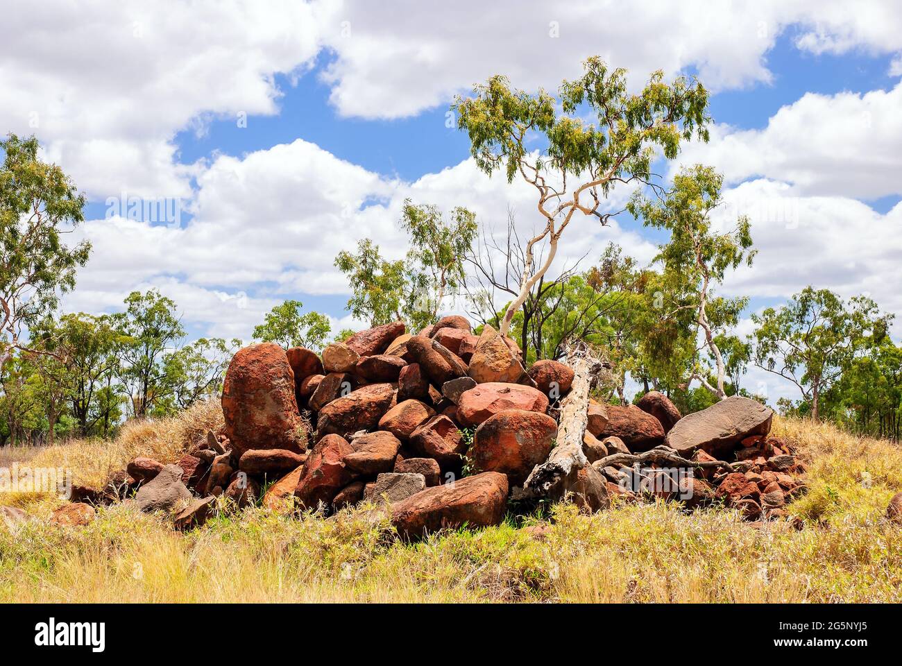 Rocks in the Australian outback - Queensland, Australia Stock Photo - Alamy