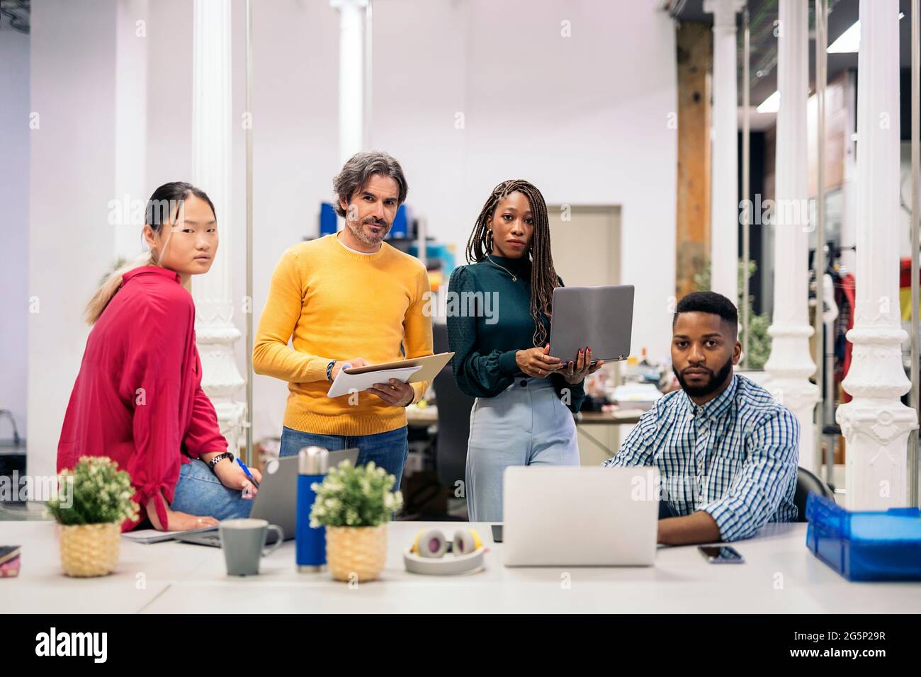 Co work together hi-res stock photography and images - Alamy