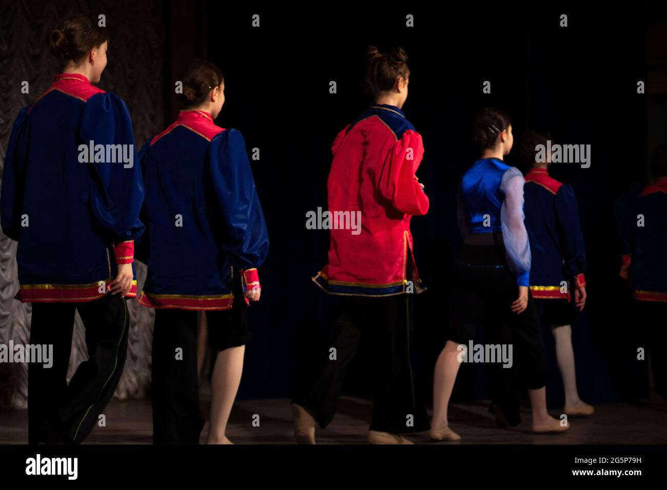 Teaching children ballet hi-res stock photography and images - Alamy