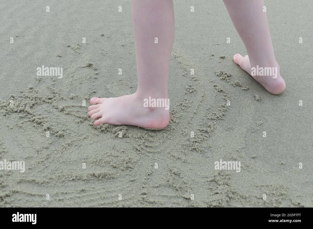 Child feet sand hi-res stock photography and images - Alamy