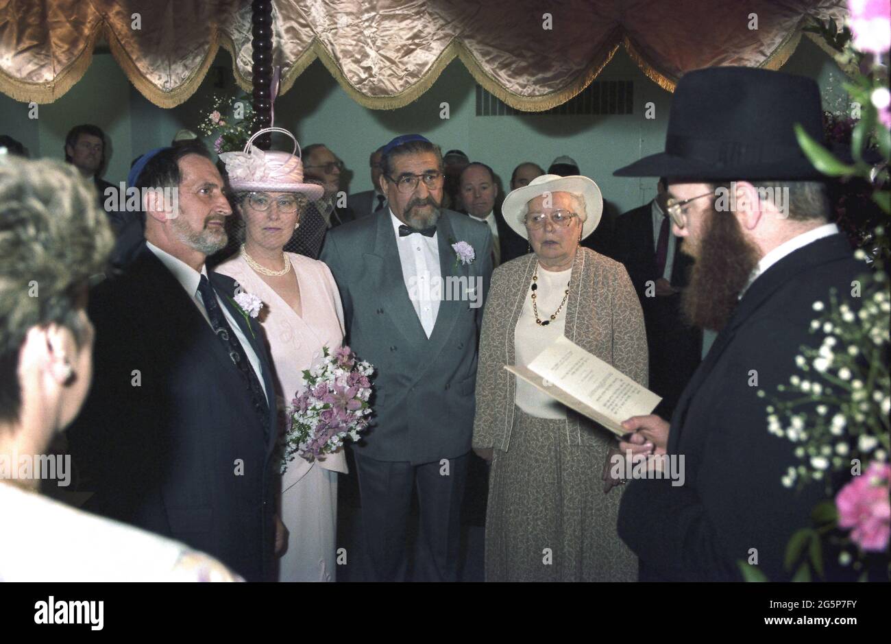 Jewish wedding israel couple hi-res stock photography and images - Alamy