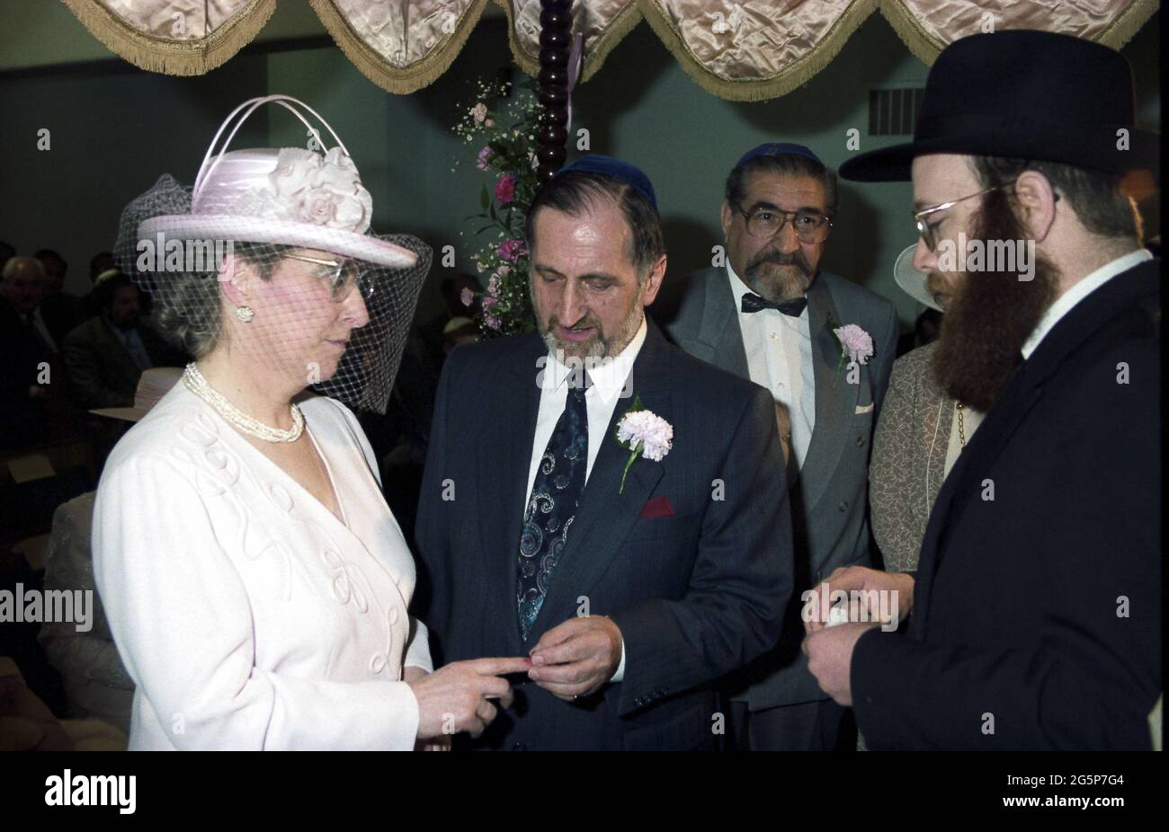 Jewish wedding israel couple hi-res stock photography and images - Alamy