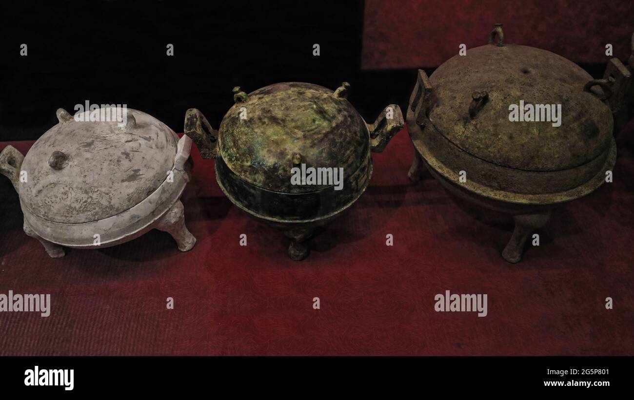 Terracotta funerary pottery of cookware-Han Yang Ling-Emperor Jing's ...