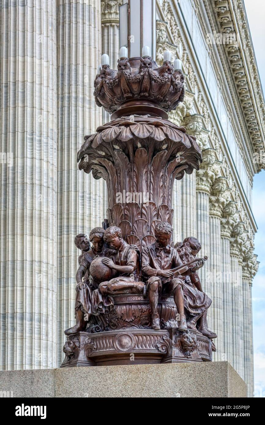 New York State Education Building sculptures by Charles Keck flank the ...