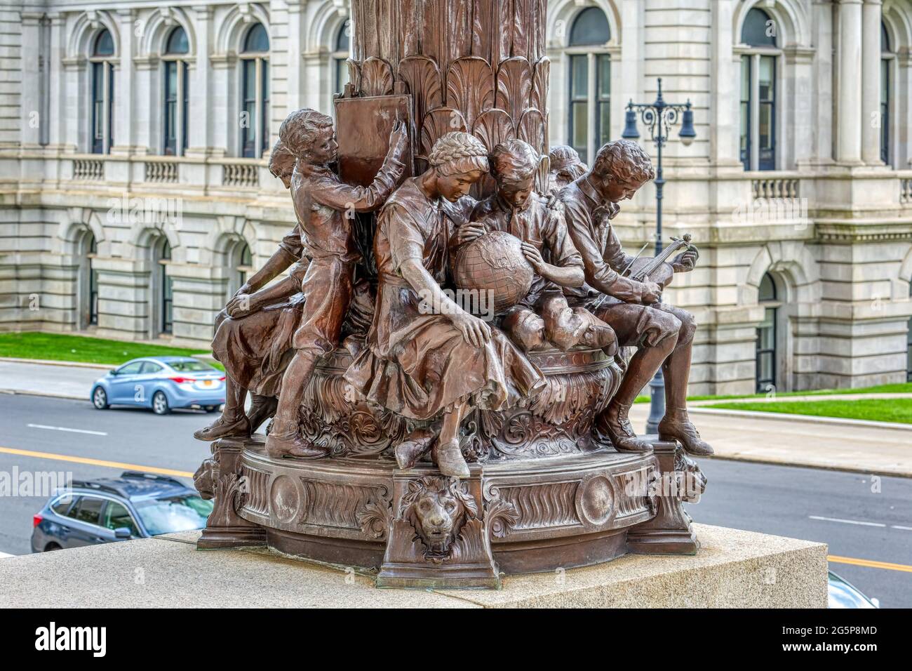 New York State Education Building sculptures by Charles Keck flank the ...