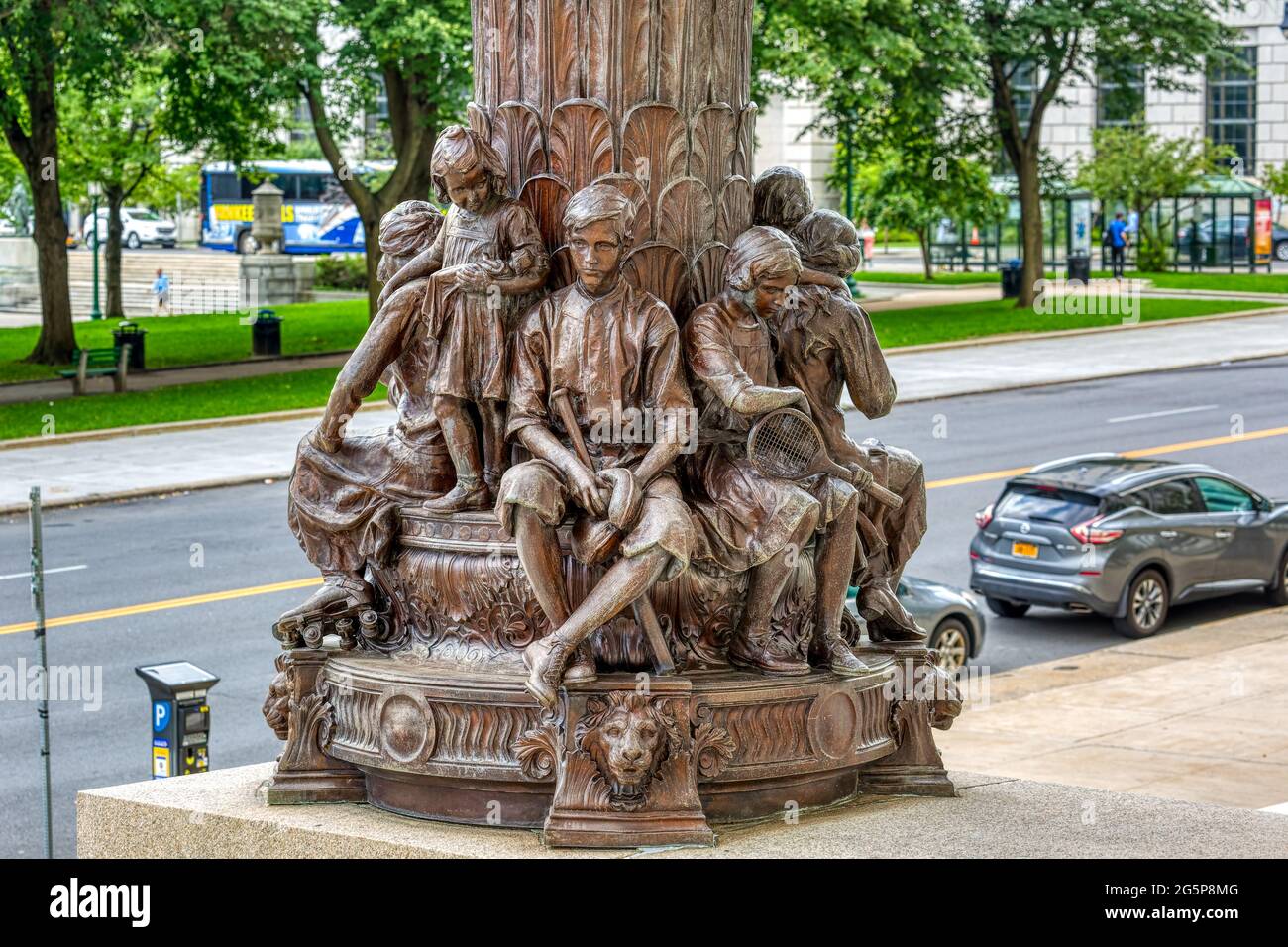New York State Education Building sculptures by Charles Keck flank the ...