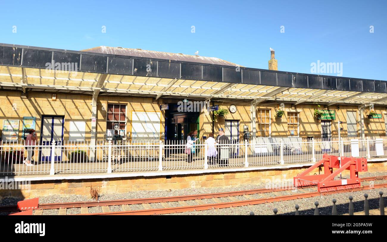 Whitby town station hi-res stock photography and images - Alamy