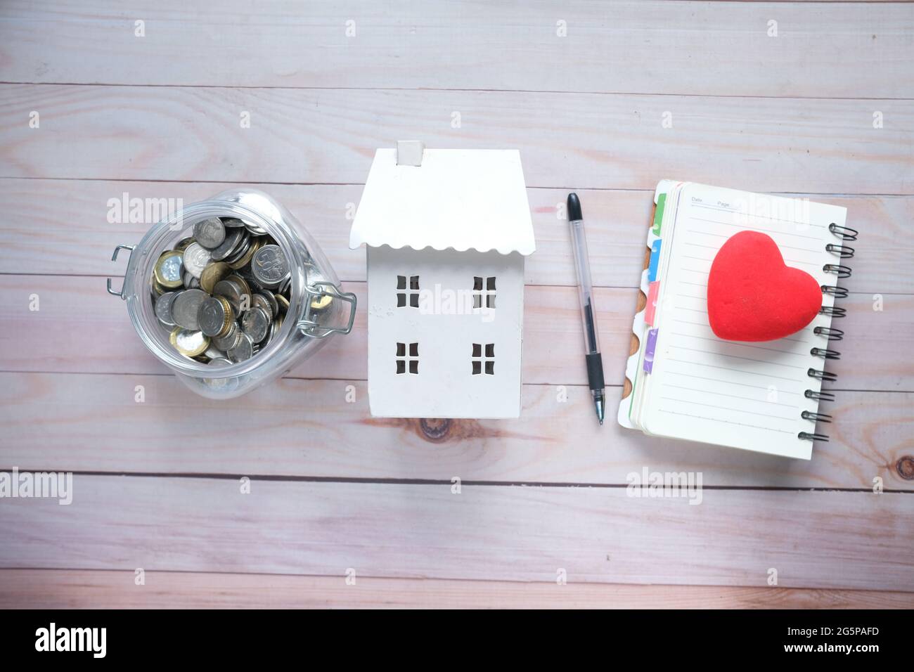 Notepad coins hi-res stock photography and images - Alamy