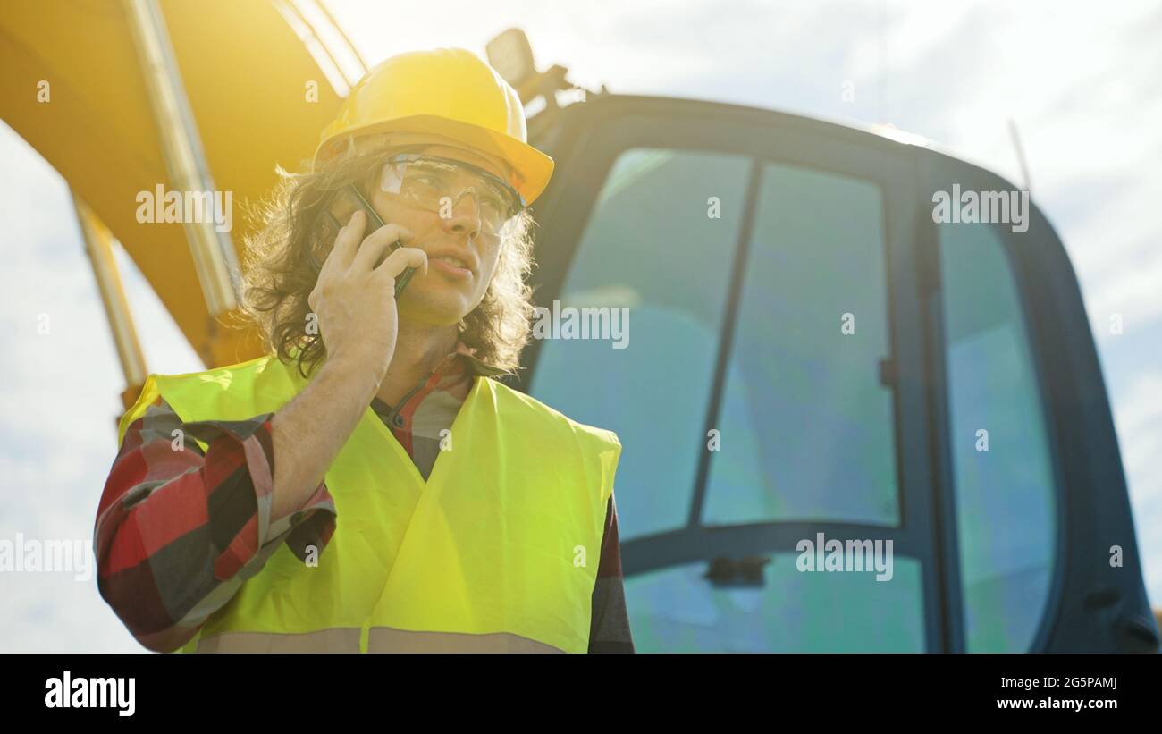 Excavator operator in hard hat hi-res stock photography and images - Alamy