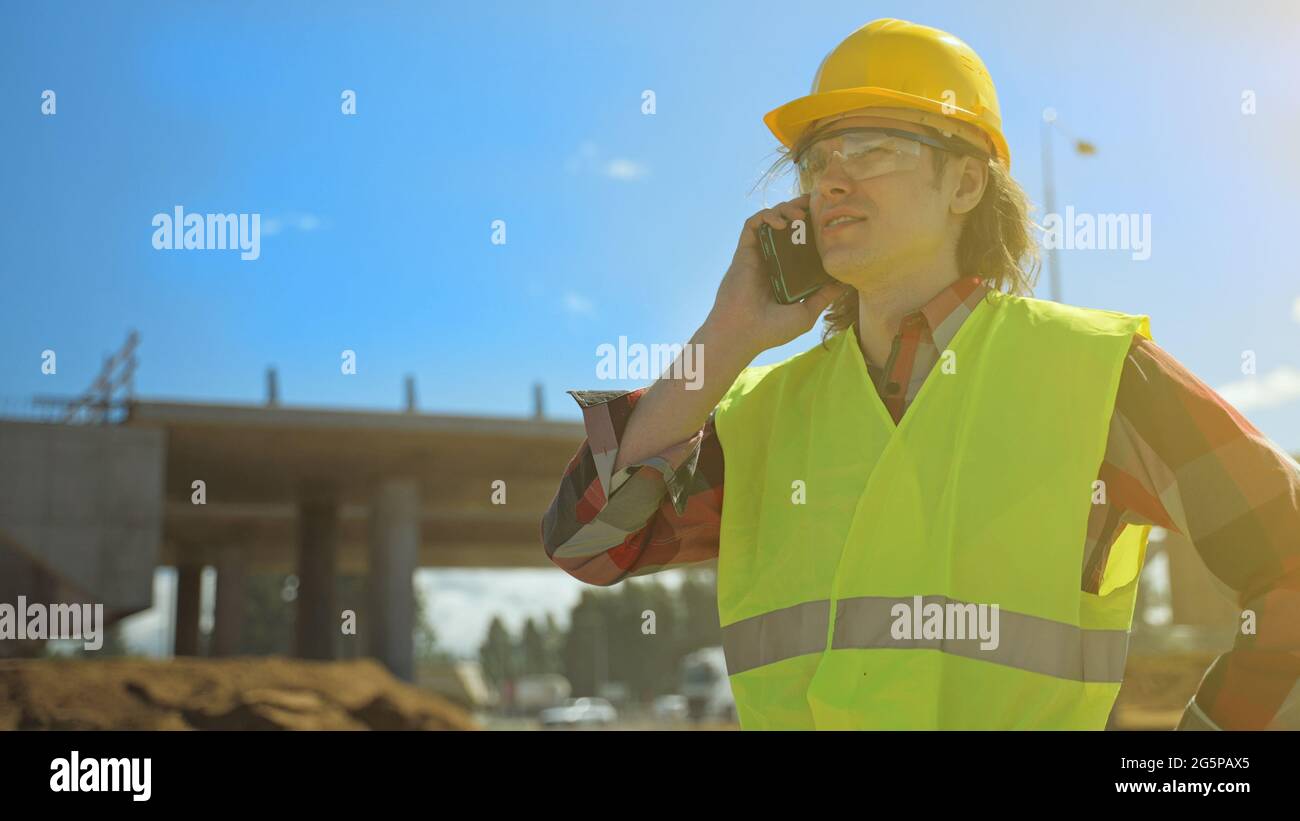 Construction conversation business hi-res stock photography and images ...