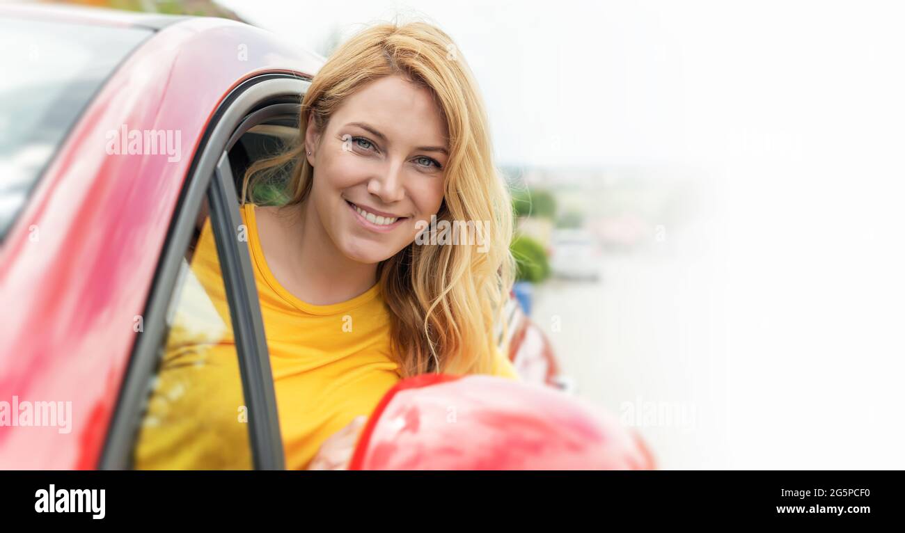 Happy beautiful woman drives a car Stock Photo - Alamy