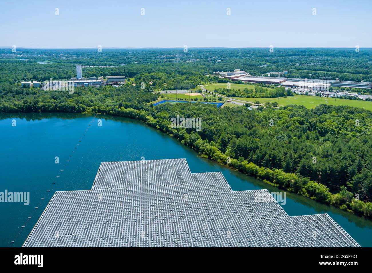 Floating solar panels cell platform hi-res stock photography and images ...