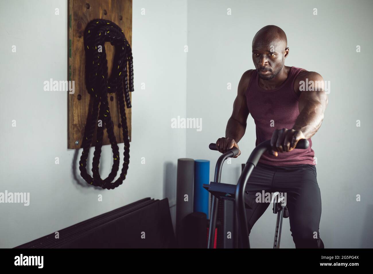 Fit african american man exercising at gym using rowing machine Stock ...