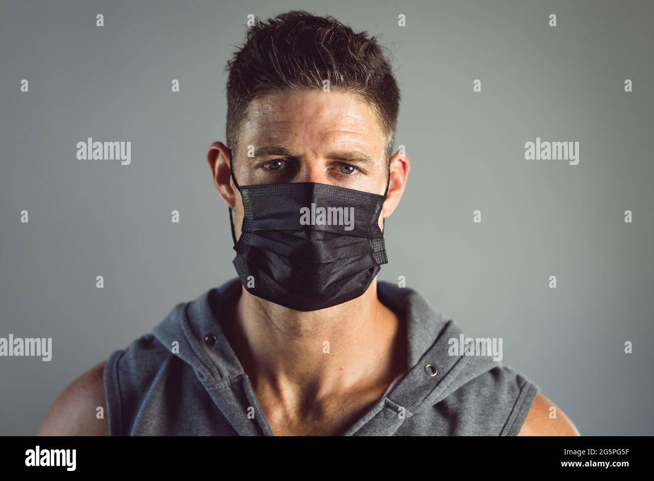 People wearing face mask cross hi-res stock photography and images - Alamy