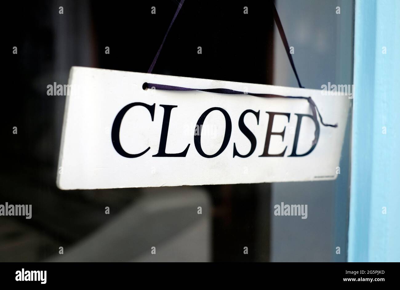 Signs in closed shop hi-res stock photography and images - Alamy