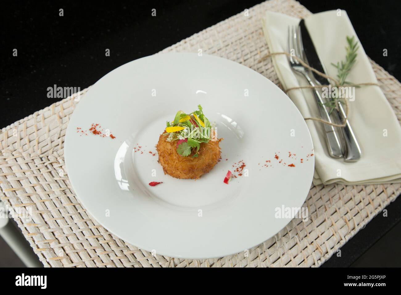 Tasty food; Dish served with starter food that is served before the ...