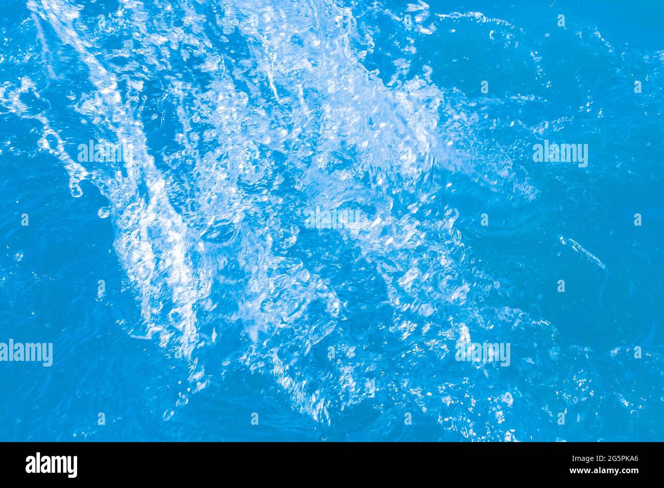 Splashing seawater splash hi-res stock photography and images - Alamy