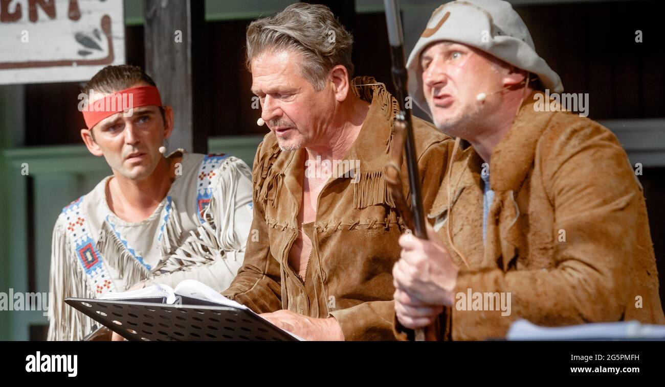 Sam hawkins hi-res stock photography and images - Alamy
