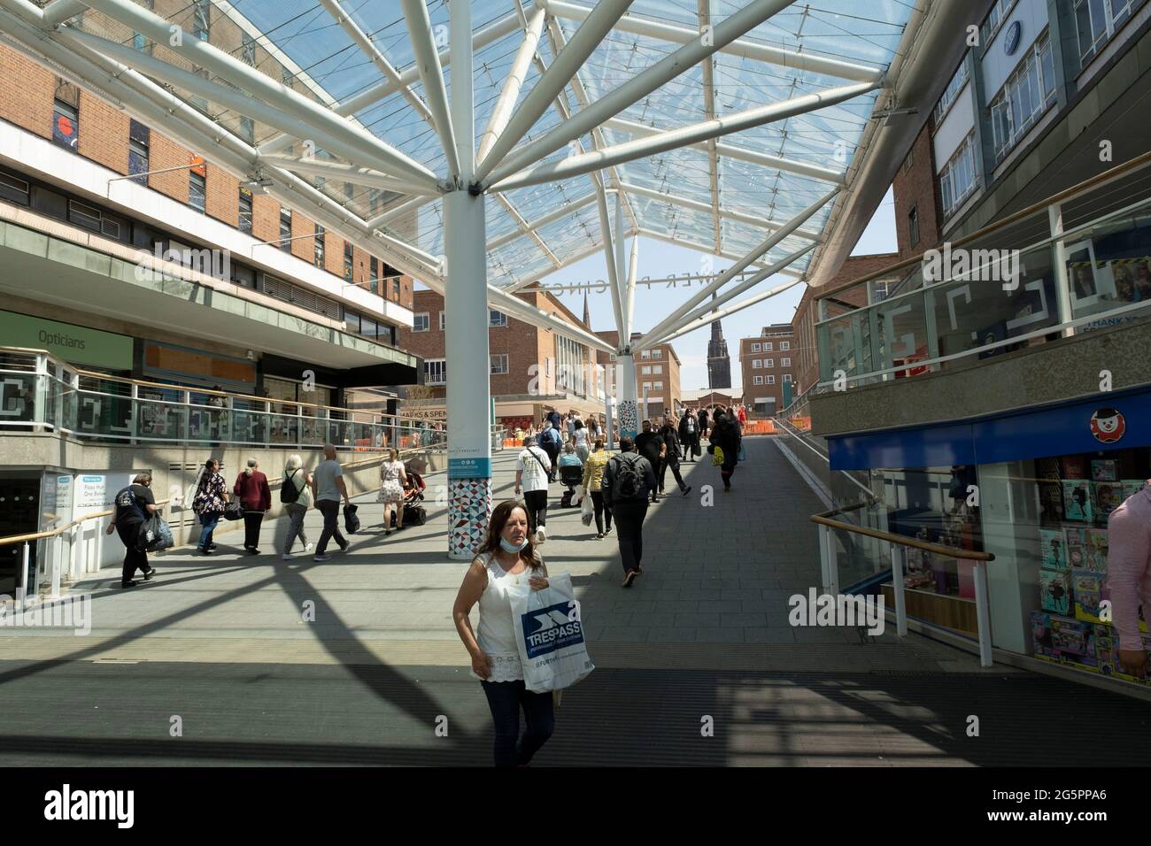 Lower precinct shopping centre hi-res stock photography and images - Alamy