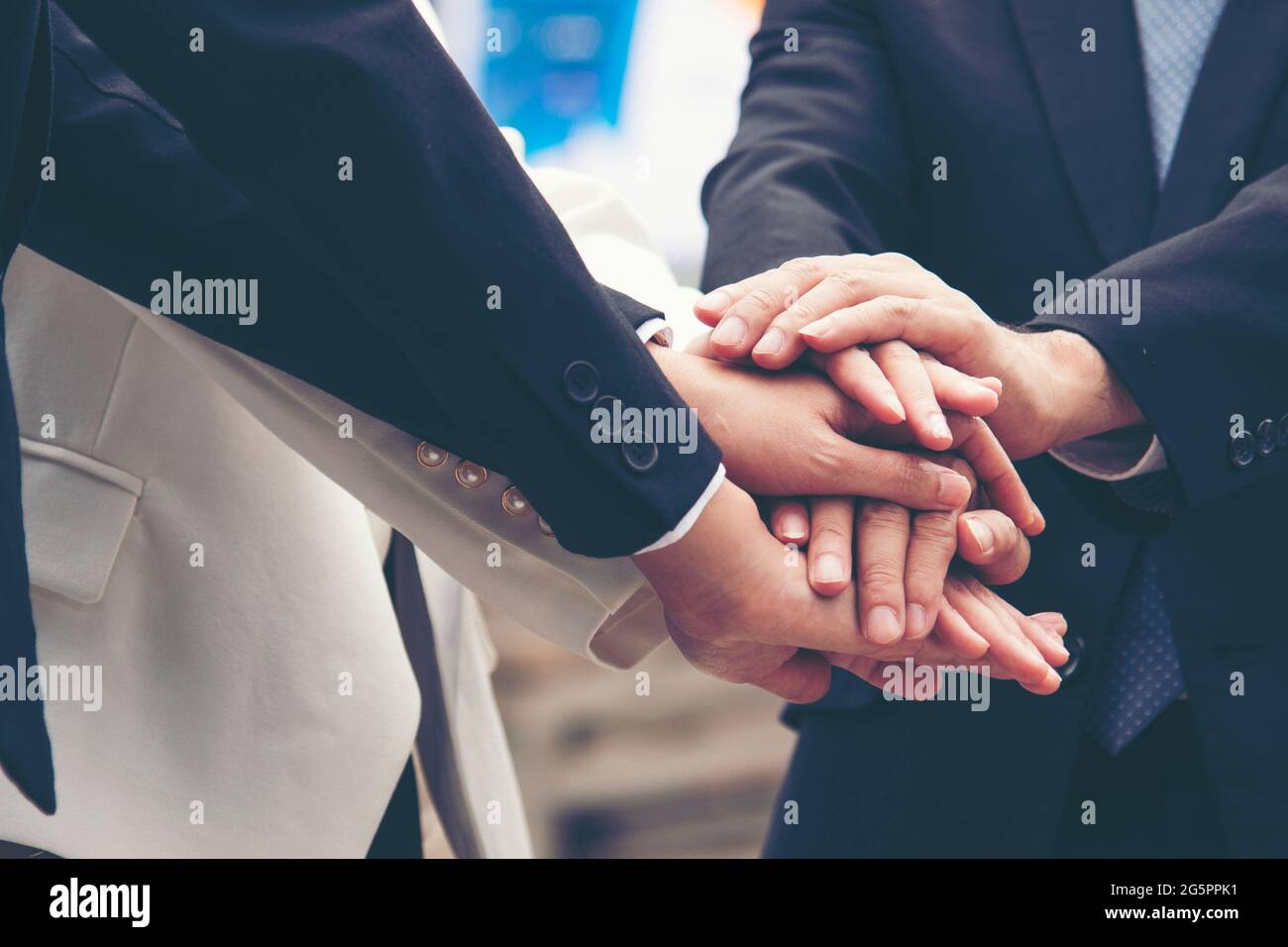 Office collaboration appreciation hi-res stock photography and images ...