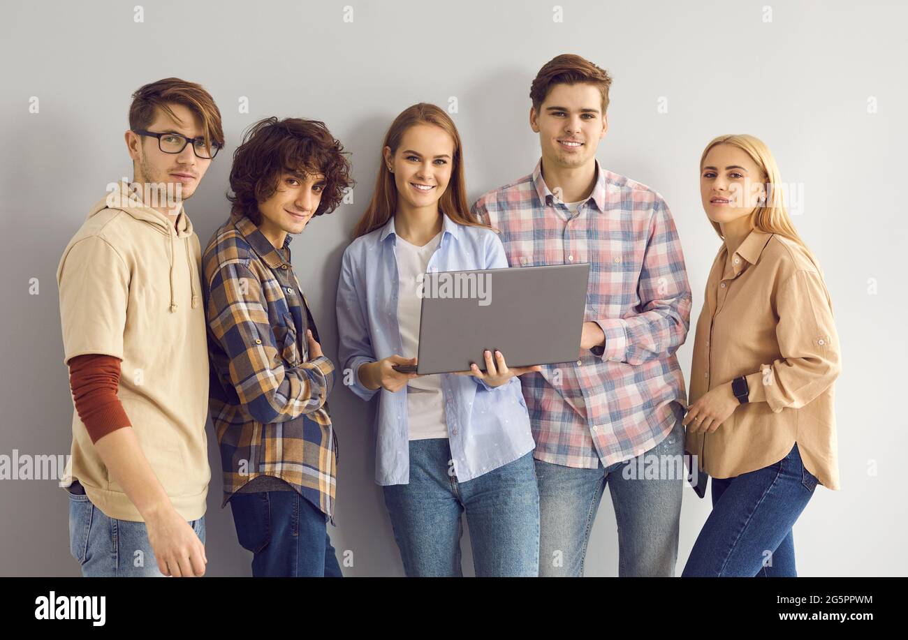 Happy students computer hi-res stock photography and images - Alamy