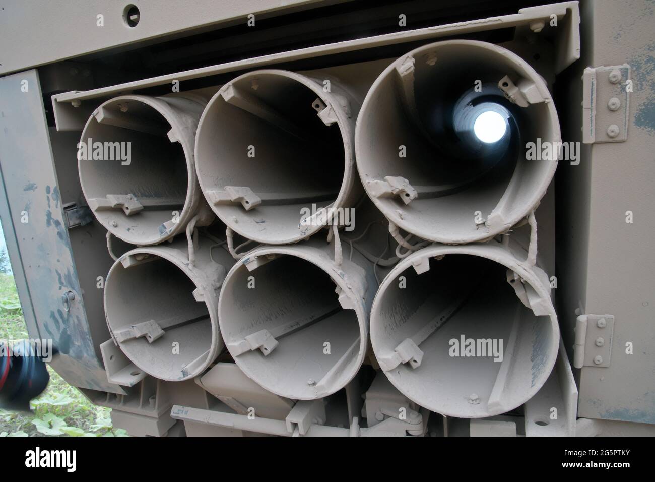 Multiple launch rocket system hi-res stock photography and images - Alamy